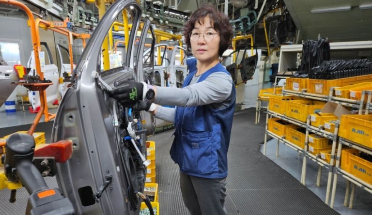 Hyundai Hires Female Workers in S. Korea for the First Time