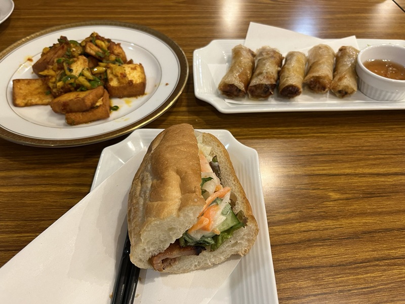 Must-Try Vietnamese Dishes: Phở, Bánh Mì & Street Eats